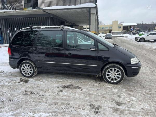 Black Volkswagen Sharan 2005 in Vilnius, with an engine capacity of 1.90 L and mileage of 337 thousand km for 2450 €, photo 4 on AUTOMOTO.COM.LV