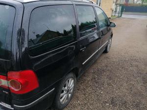 Melns Volkswagen Sharan 2005 Panevēža, ar dzinēja tilpumu 1.90 L un nobraukumu 387 tūkst. km par 2400 €, foto 6 vietnē AUTOMOTO.COM.LV