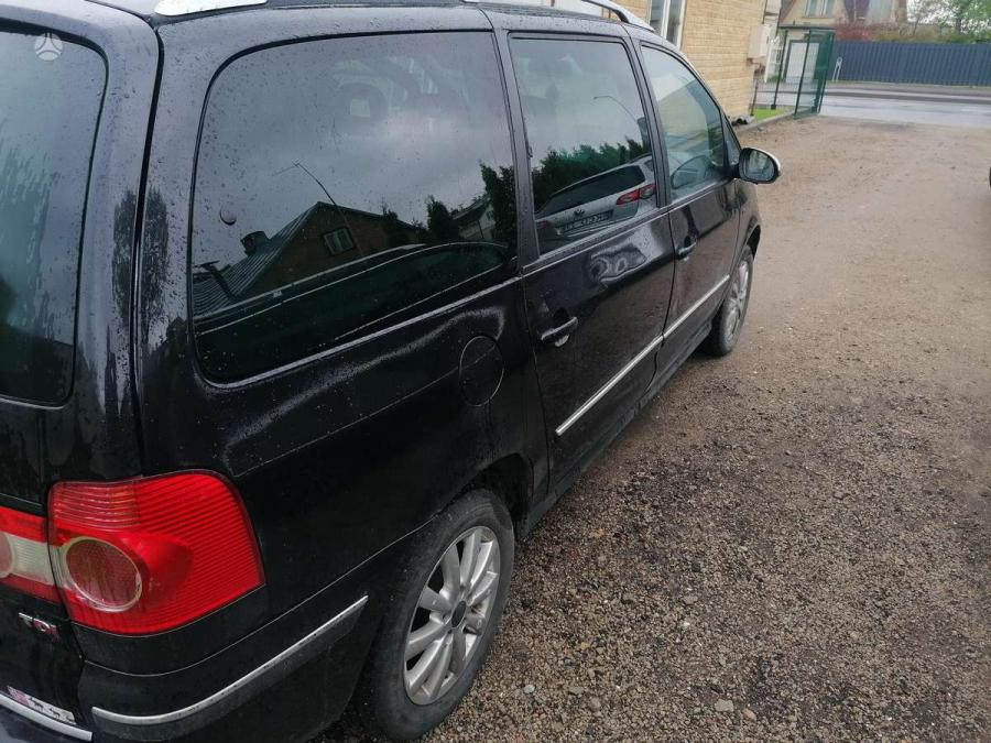Melns Volkswagen Sharan 2005 Panevēža, ar dzinēja tilpumu 1.90 L un nobraukumu 387 tūkst. km par 2400 €, foto 6 vietnē AUTOMOTO.COM.LV