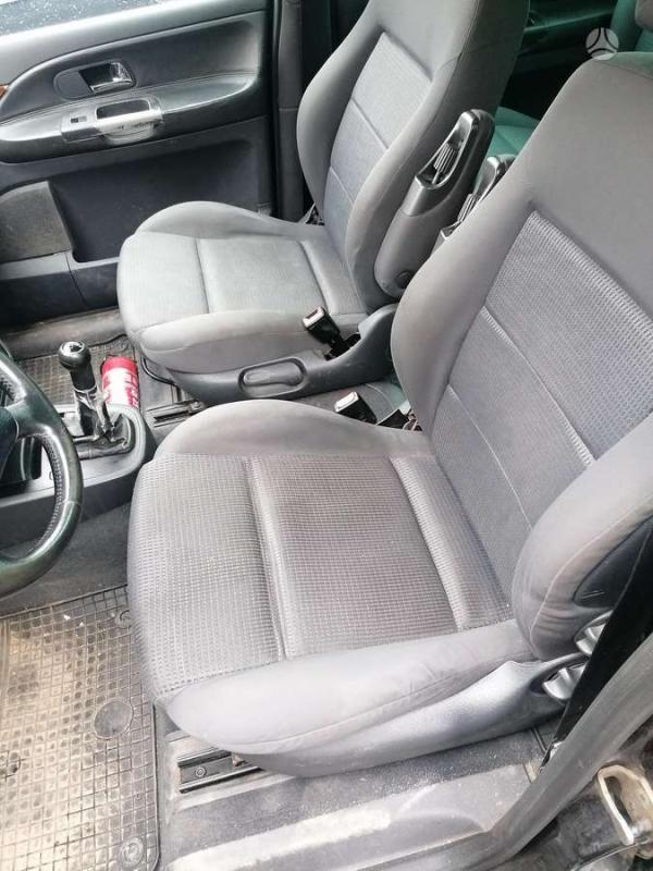Melns Volkswagen Sharan 2005 Panevēža, ar dzinēja tilpumu 1.90 L un nobraukumu 387 tūkst. km par 2400 €, foto 9 vietnē AUTOMOTO.COM.LV