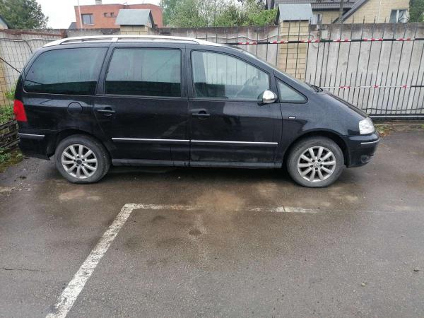 Melns Volkswagen Sharan 2005 Panevēža, ar dzinēja tilpumu 1.90 L un nobraukumu 387 tūkst. km par 2400 €, foto 10 vietnē AUTOMOTO.COM.LV