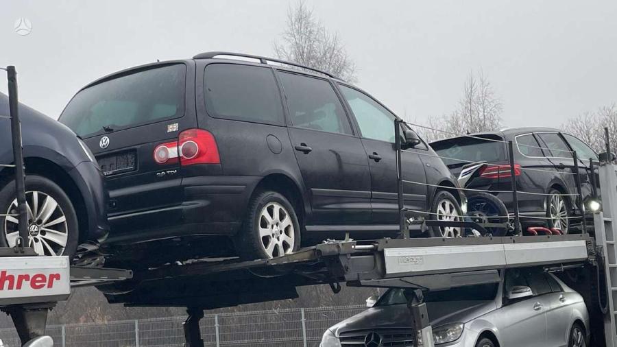 Black Volkswagen Sharan 2006 in Telschi, with an engine capacity of 1.97 L and mileage of 247 thousand km for 2900 €, photo 10 on AUTOMOTO.COM.LV