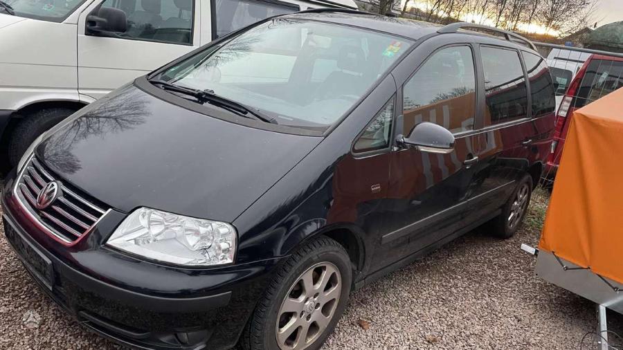 Black Volkswagen Sharan 2006 in Telschi, with an engine capacity of 1.97 L and mileage of 247 thousand km for 2900 €, photo 11 on AUTOMOTO.COM.LV