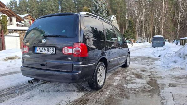 Black Volkswagen Sharan 2006 in Vilnius, with an engine capacity of 2.80 L and mileage of 287 thousand km for 3350 €, photo 3 on AUTOMOTO.COM.LV