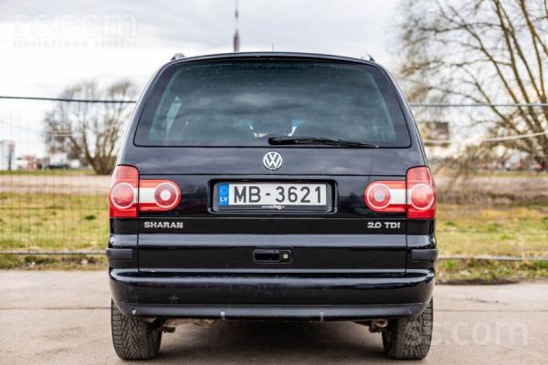 Black Volkswagen Sharan 2006 in Riga, with an engine capacity of 2.00 L and mileage of 423 thousand km for 3490 €, photo 8 on AUTOMOTO.COM.LV