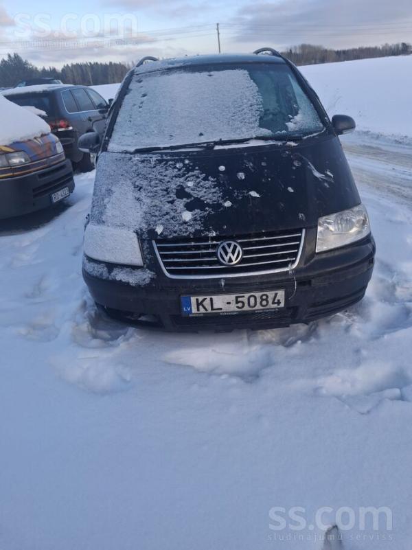 Black Volkswagen Sharan 2006 in Talsi, with an engine capacity of 1.90 L and mileage of 371 thousand km for 800 €, photo 5 on AUTOMOTO.COM.LV
