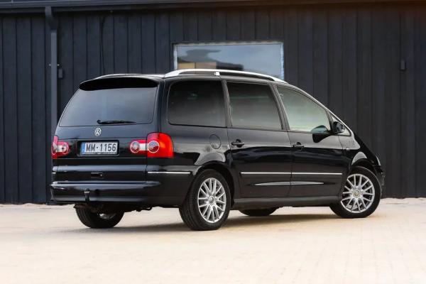 Black Volkswagen Sharan 2006 in Jelgava, with an engine capacity of 2.00 L and mileage of 225 thousand km for 3200 €, photo 5 on AUTOMOTO.COM.LV
