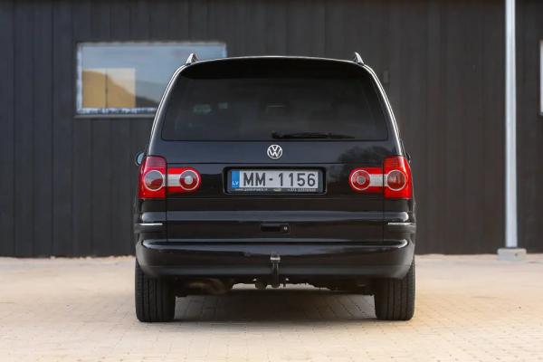 Black Volkswagen Sharan 2006 in Jelgava, with an engine capacity of 2.00 L and mileage of 225 thousand km for 3200 €, photo 6 on AUTOMOTO.COM.LV