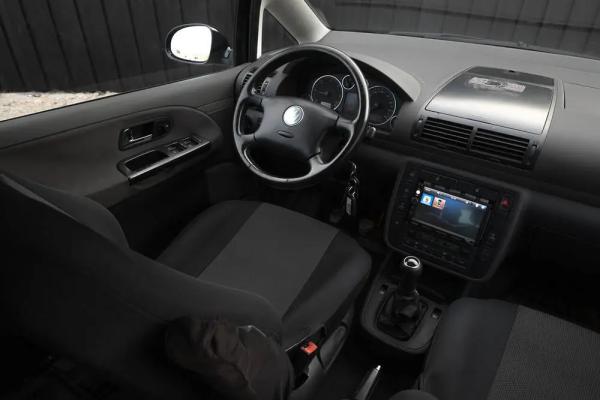 Black Volkswagen Sharan 2006 in Jelgava, with an engine capacity of 2.00 L and mileage of 225 thousand km for 3200 €, photo 7 on AUTOMOTO.COM.LV