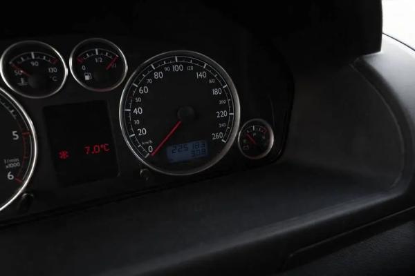 Black Volkswagen Sharan 2006 in Jelgava, with an engine capacity of 2.00 L and mileage of 225 thousand km for 3200 €, photo 9 on AUTOMOTO.COM.LV