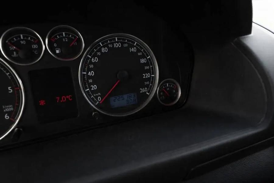 Melns Volkswagen Sharan 2006 Jelgava, ar dzinēja tilpumu 2.00 L un nobraukumu 225 tūkst. km par 3200 €, foto 10 vietnē AUTOMOTO.COM.LV