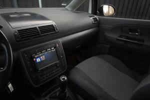 Melns Volkswagen Sharan 2006 Jelgava, ar dzinēja tilpumu 2.00 L un nobraukumu 225 tūkst. km par 3200 €, foto 13 vietnē AUTOMOTO.COM.LV