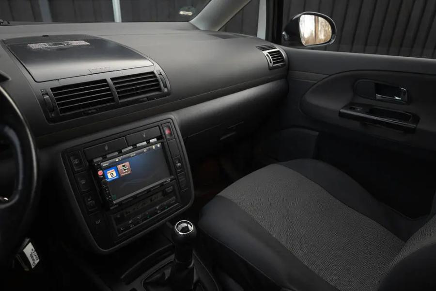 Melns Volkswagen Sharan 2006 Jelgava, ar dzinēja tilpumu 2.00 L un nobraukumu 225 tūkst. km par 3200 €, foto 13 vietnē AUTOMOTO.COM.LV