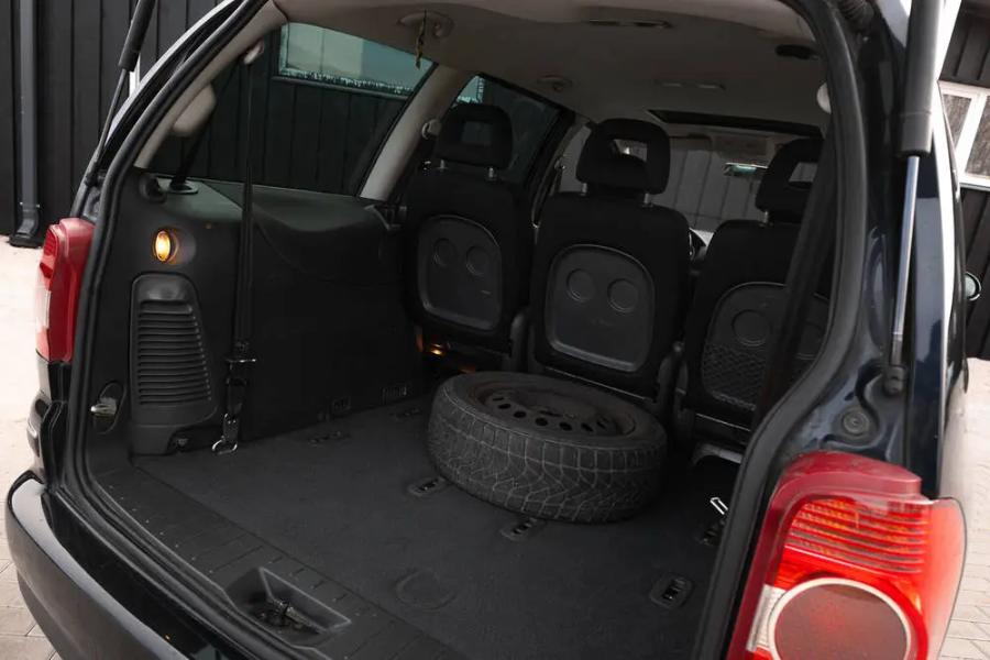 Melns Volkswagen Sharan 2006 Jelgava, ar dzinēja tilpumu 2.00 L un nobraukumu 225 tūkst. km par 3200 €, foto 17 vietnē AUTOMOTO.COM.LV