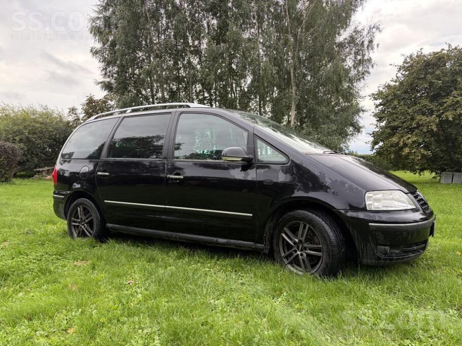 Black Volkswagen Sharan 2006 in Jelgava, with an engine capacity of 2.00 L and mileage of 370 thousand km for 2400 €, photo 3 on AUTOMOTO.COM.LV