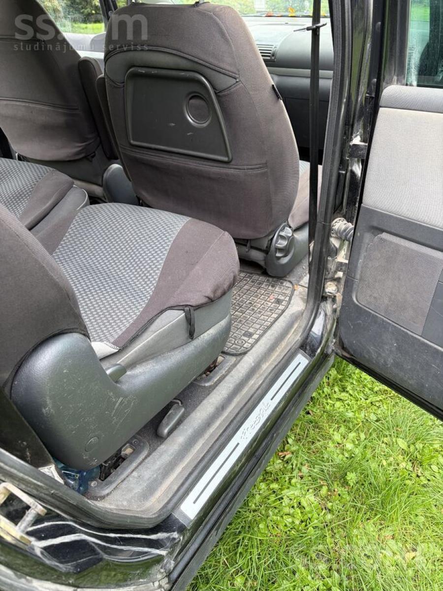 Black Volkswagen Sharan 2006 in Jelgava, with an engine capacity of 2.00 L and mileage of 370 thousand km for 2400 €, photo 10 on AUTOMOTO.COM.LV
