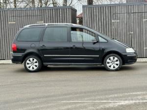 Black Volkswagen Sharan 2007 in Jelgava, with an engine capacity of 2.00 L and mileage of 437 thousand km for 2500 €, photo 5 on AUTOMOTO.COM.LV