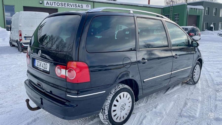 Black Volkswagen Sharan 2007 in Telschi, with an engine capacity of 1.97 L and mileage of 255 thousand km for 3000 €, photo 5 on AUTOMOTO.COM.LV