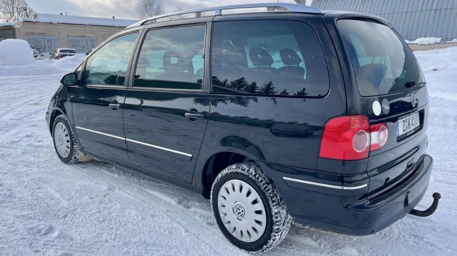 Black Volkswagen Sharan 2007 in Telschi, with an engine capacity of 1.97 L and mileage of 255 thousand km for 3000 €, photo 7 on AUTOMOTO.COM.LV