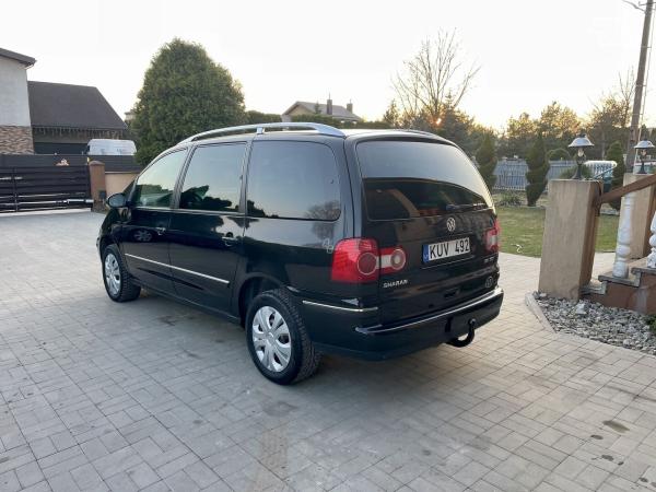 Black Volkswagen Sharan 2007 in Vilnius, with an engine capacity of 2.00 L and mileage of 264 thousand km for 2400 €, photo 4 on AUTOMOTO.COM.LV