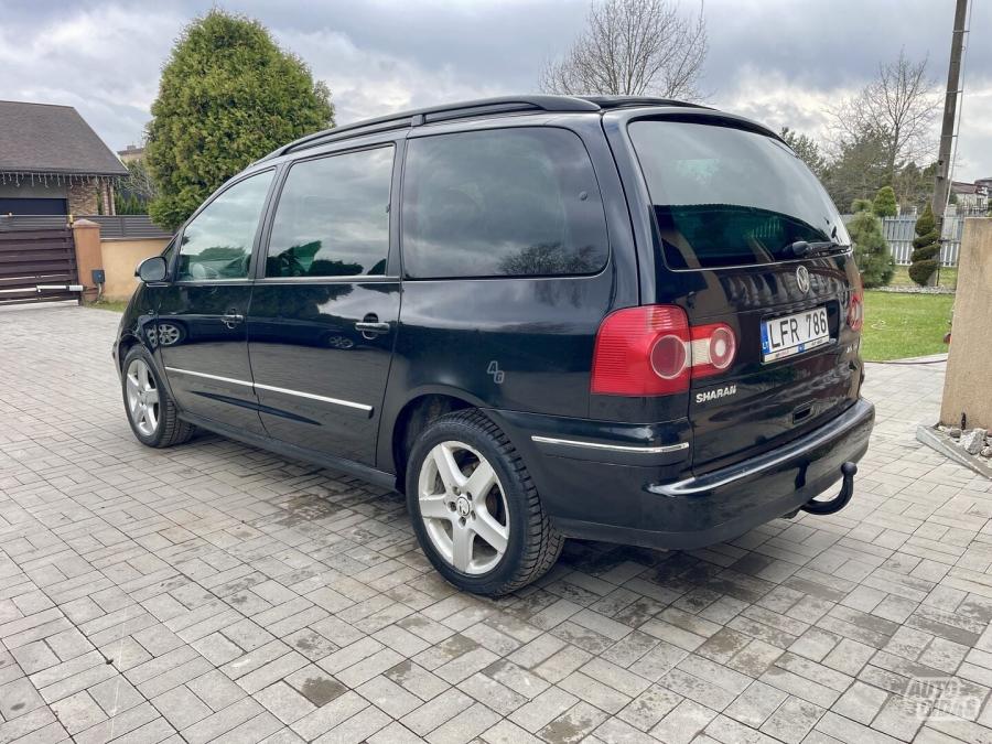 Black Volkswagen Sharan 2007 in Vilnius, with an engine capacity of 2.00 L and mileage of 354 thousand km for 2500 €, photo 5 on AUTOMOTO.COM.LV