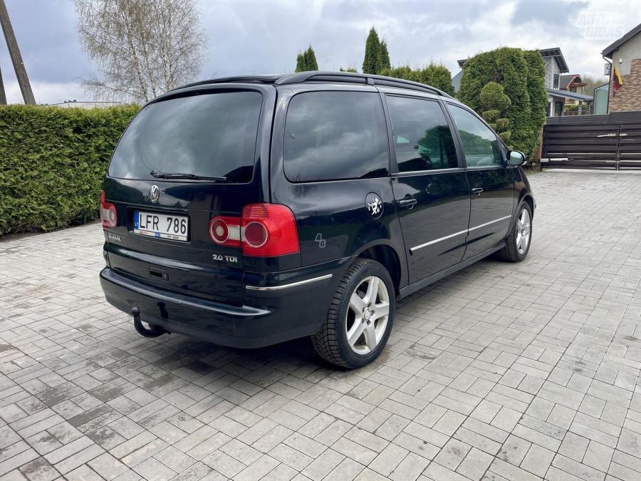 Black Volkswagen Sharan 2007 in Vilnius, with an engine capacity of 2.00 L and mileage of 354 thousand km for 2500 €, photo 6 on AUTOMOTO.COM.LV