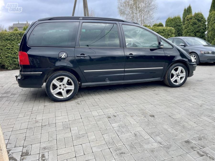 Black Volkswagen Sharan 2007 in Vilnius, with an engine capacity of 2.00 L and mileage of 354 thousand km for 2500 €, photo 7 on AUTOMOTO.COM.LV