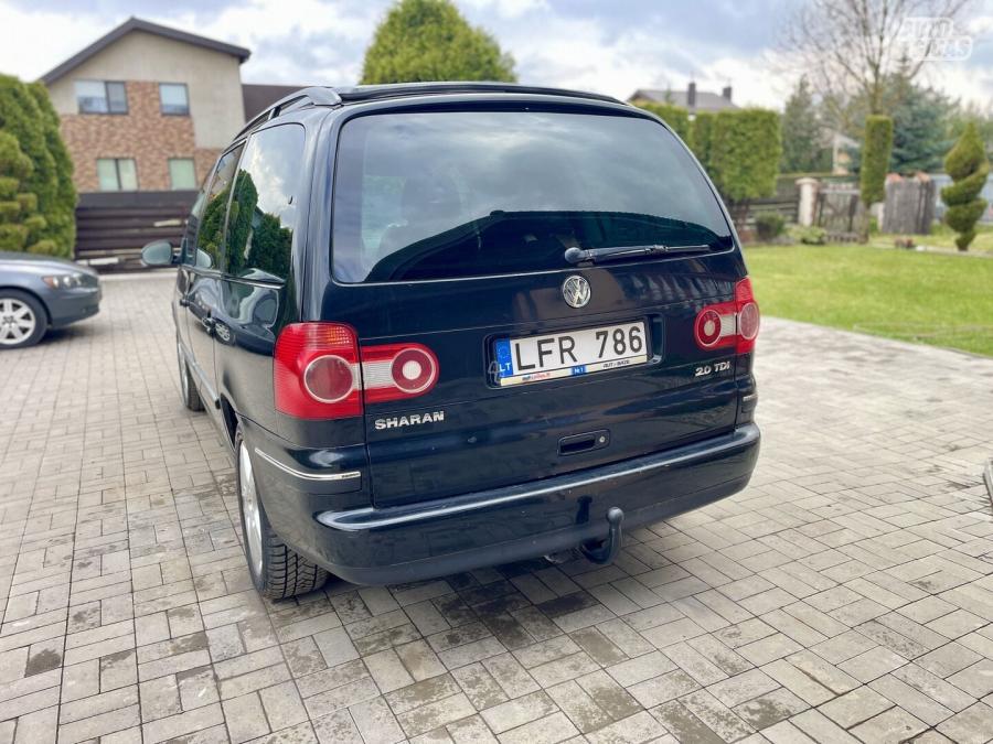 Black Volkswagen Sharan 2007 in Vilnius, with an engine capacity of 2.00 L and mileage of 354 thousand km for 2500 €, photo 10 on AUTOMOTO.COM.LV