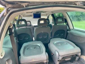 Black Volkswagen Sharan 2007 in Vilnius, with an engine capacity of 2.00 L and mileage of 354 thousand km for 2500 €, photo 16 on AUTOMOTO.COM.LV