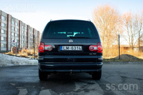 Black Volkswagen Sharan 2007 in Jelgava, with an engine capacity of 2.00 L and mileage of 366 thousand km for 2850 €, photo 5 on AUTOMOTO.COM.LV