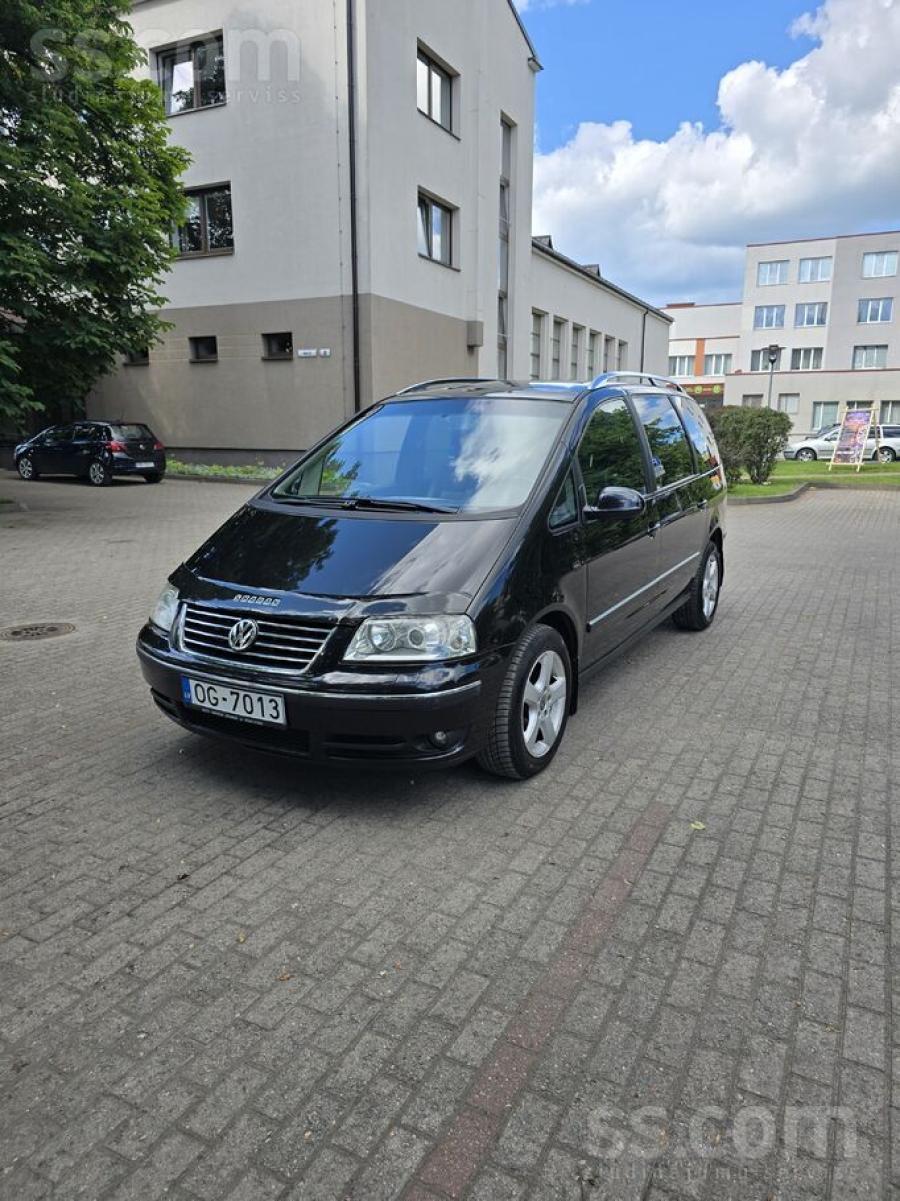 Black Volkswagen Sharan 2007 in Daugavpils, with an engine capacity of 2.00 L and mileage of 245 thousand km for 5400 €, photo 3 on AUTOMOTO.COM.LV