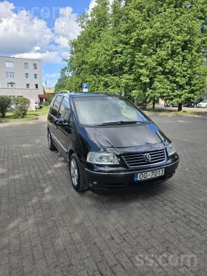 Black Volkswagen Sharan 2007 in Daugavpils, with an engine capacity of 2.00 L and mileage of 245 thousand km for 5400 €, photo 4 on AUTOMOTO.COM.LV