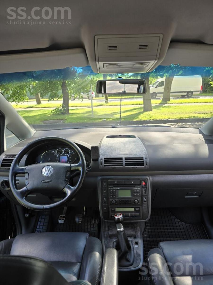 Black Volkswagen Sharan 2007 in Daugavpils, with an engine capacity of 2.00 L and mileage of 245 thousand km for 5400 €, photo 15 on AUTOMOTO.COM.LV