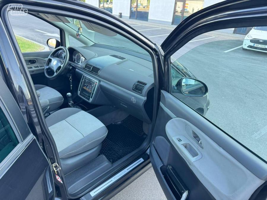 Melns Volkswagen Sharan 2007 Kauņa, ar dzinēja tilpumu 2.00 L un nobraukumu 0 tūkst. km par 2000 €, foto 10 vietnē AUTOMOTO.COM.LV