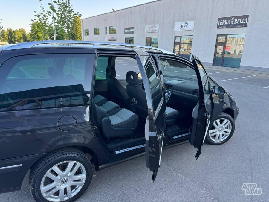 Melns Volkswagen Sharan 2007 Kauņa, ar dzinēja tilpumu 2.00 L un nobraukumu 0 tūkst. km par 2000 €, foto 14 vietnē AUTOMOTO.COM.LV