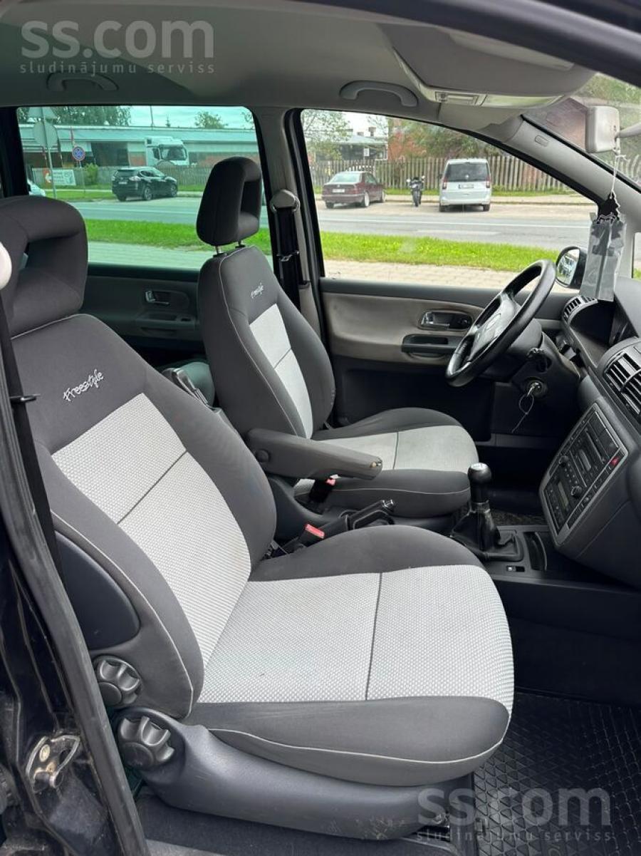 Melns Volkswagen Sharan 2007 Jelgava, ar dzinēja tilpumu 2.00 L un nobraukumu 366 tūkst. km par 2850 €, foto 4 vietnē AUTOMOTO.COM.LV