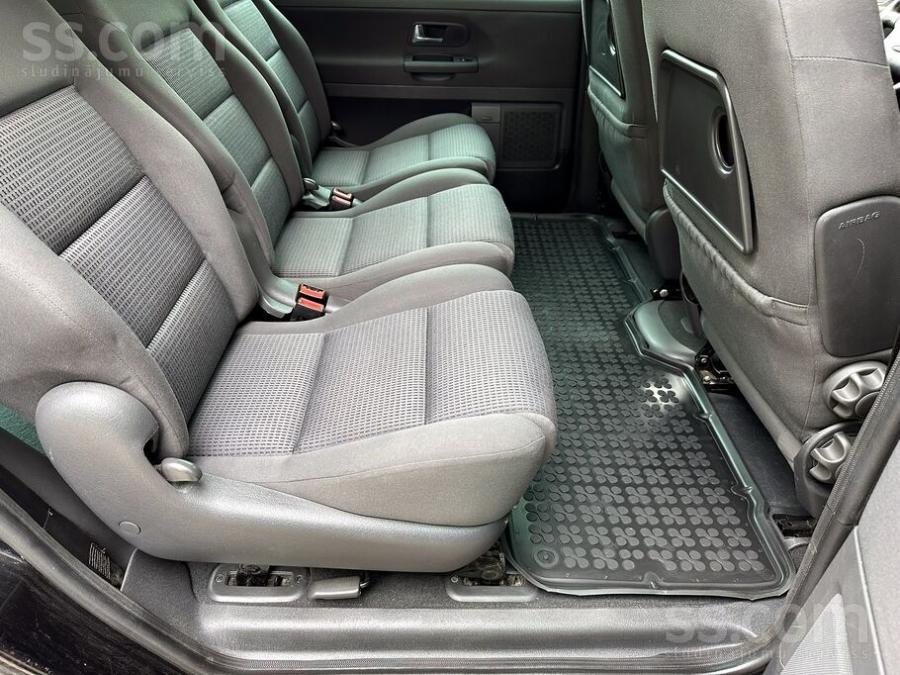 Melns Volkswagen Sharan 2007 Rīga, ar dzinēja tilpumu 2.00 L un nobraukumu 330 tūkst. km par 4200 €, foto 14 vietnē AUTOMOTO.COM.LV