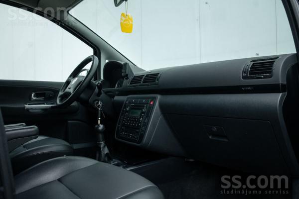 Melns Volkswagen Sharan 2007 Jelgava, ar dzinēja tilpumu 1.90 L un nobraukumu 290 tūkst. km par 4000 €, foto 8 vietnē AUTOMOTO.COM.LV