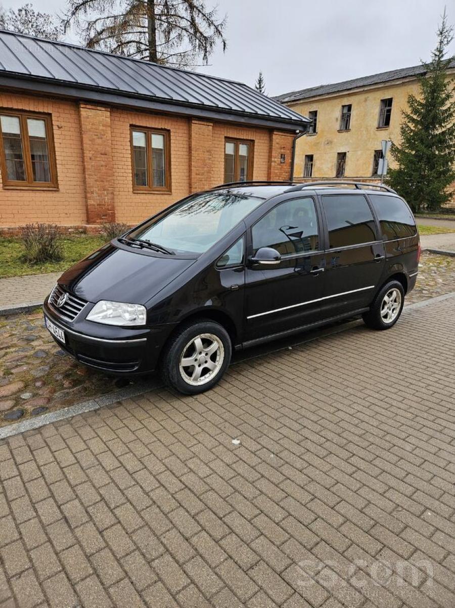 Black Volkswagen Sharan 2008 in Daugavpils, with an engine capacity of 1.90 L and mileage of 273 thousand km for 4750 €, photo 2 on AUTOMOTO.COM.LV