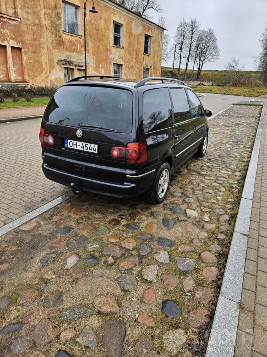 Black Volkswagen Sharan 2008 in Daugavpils, with an engine capacity of 1.90 L and mileage of 273 thousand km for 4750 €, photo 5 on AUTOMOTO.COM.LV