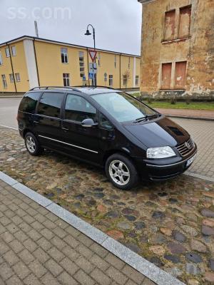 Black Volkswagen Sharan 2008 in Daugavpils, with an engine capacity of 1.90 L and mileage of 273 thousand km for 4750 €, photo 7 on AUTOMOTO.COM.LV