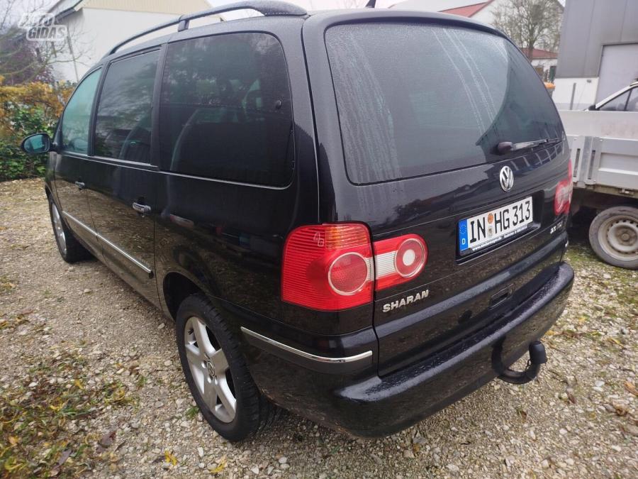 Black Volkswagen Sharan 2008 in Utena, with an engine capacity of 2.00 L and mileage of 256 thousand km for 4750 €, photo 17 on AUTOMOTO.COM.LV