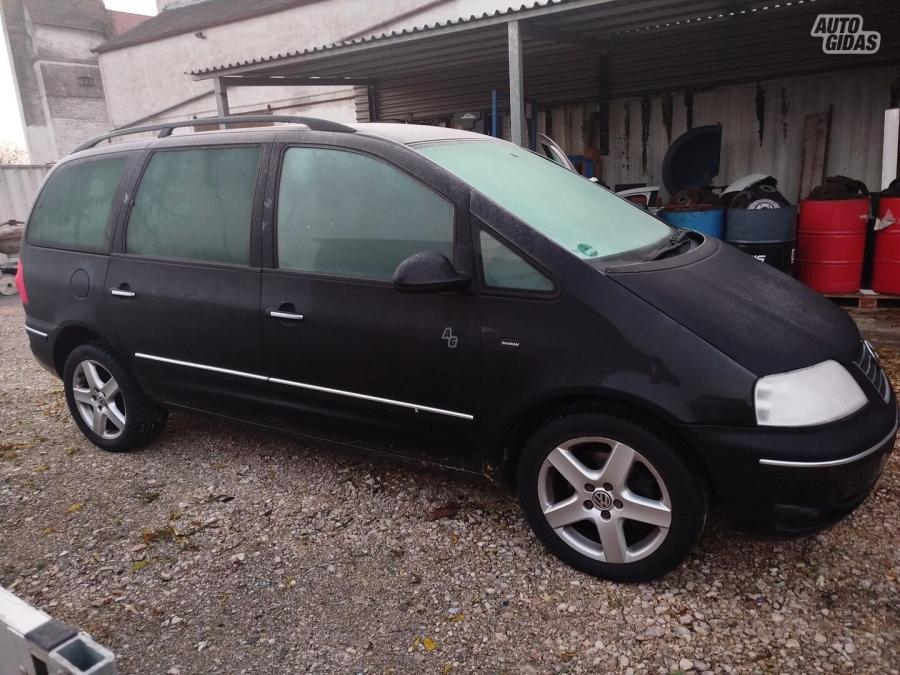Black Volkswagen Sharan 2008 in Utena, with an engine capacity of 2.00 L and mileage of 256 thousand km for 4750 €, photo 23 on AUTOMOTO.COM.LV