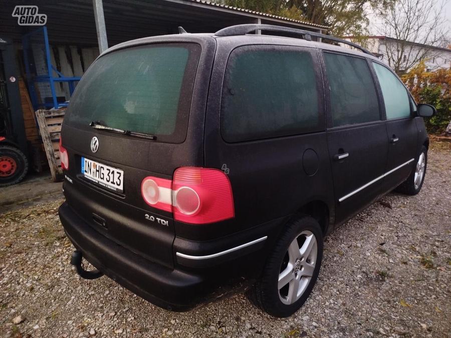 Black Volkswagen Sharan 2008 in Utena, with an engine capacity of 2.00 L and mileage of 256 thousand km for 4750 €, photo 29 on AUTOMOTO.COM.LV