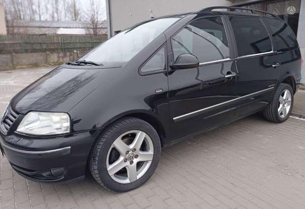 Black Volkswagen Sharan 2008 in Utena, with an engine capacity of 1.97 L and mileage of 256 thousand km for 4950 €, photo 5 on AUTOMOTO.COM.LV