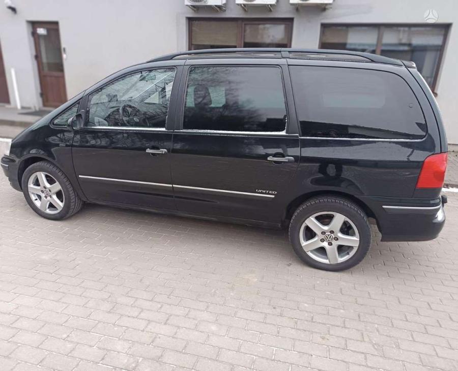 Melns Volkswagen Sharan 2008 Utena, ar dzinēja tilpumu 1.97 L un nobraukumu 256 tūkst. km par 4950 €, foto 7 vietnē AUTOMOTO.COM.LV