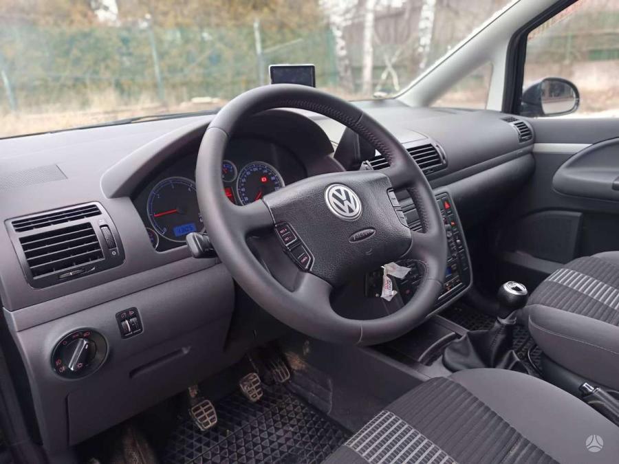 Melns Volkswagen Sharan 2008 Utena, ar dzinēja tilpumu 1.97 L un nobraukumu 256 tūkst. km par 4950 €, foto 8 vietnē AUTOMOTO.COM.LV