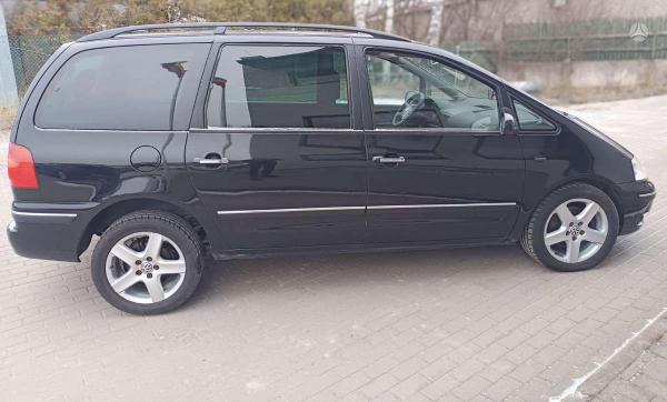 Black Volkswagen Sharan 2008 in Utena, with an engine capacity of 1.97 L and mileage of 256 thousand km for 4950 €, photo 9 on AUTOMOTO.COM.LV