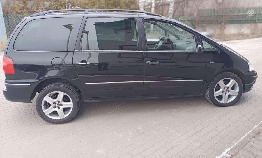 Melns Volkswagen Sharan 2008 Utena, ar dzinēja tilpumu 1.97 L un nobraukumu 256 tūkst. km par 4950 €, foto 9 vietnē AUTOMOTO.COM.LV