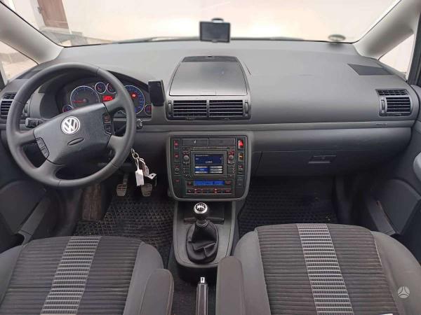 Black Volkswagen Sharan 2008 in Utena, with an engine capacity of 1.97 L and mileage of 256 thousand km for 4950 €, photo 10 on AUTOMOTO.COM.LV